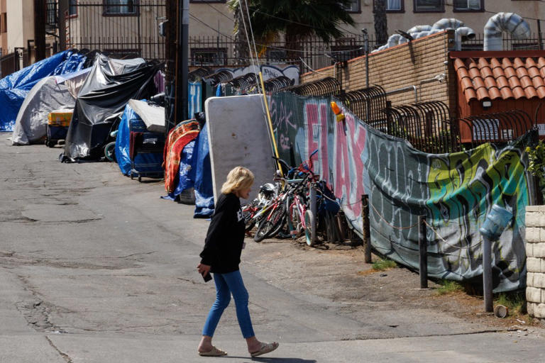 HHS to launch $96M grant program addressing homelessness, substance abuse