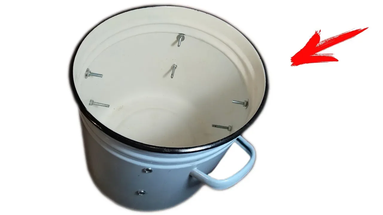 Awesome DIY project: Transform a pot into something handy!