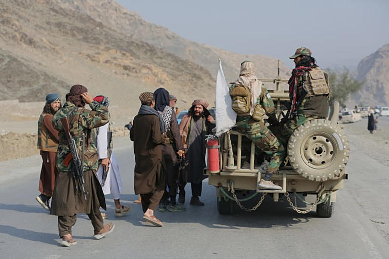 Afghan government staff told to abandon smartphones or face prison sentence