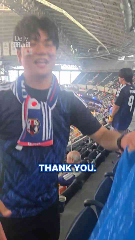 Japanese World Cup fans praised for post-match cleanup