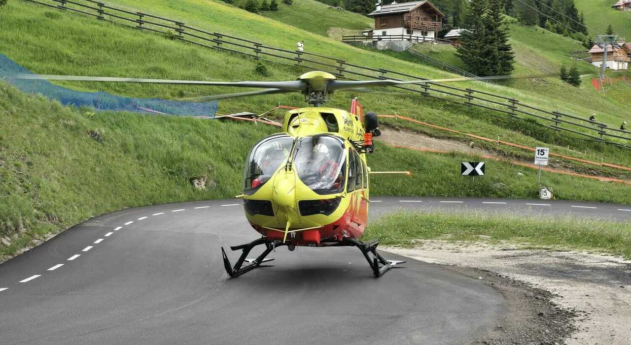 Incidente in moto sul Passo Pordoi: centauro cade e ruzzola nel bosco ...