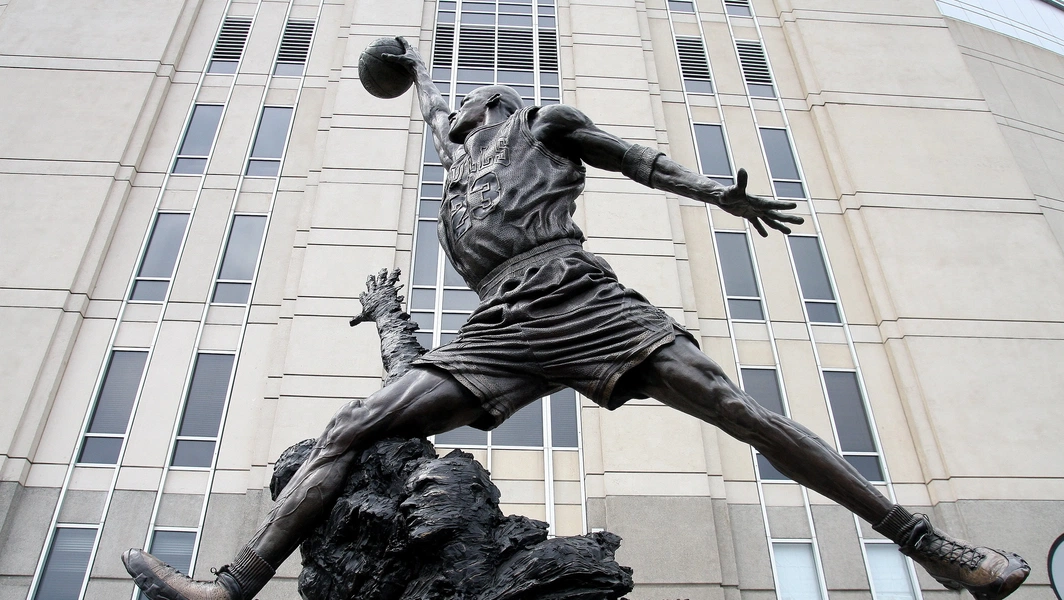 9 unusual celebrity and cultural statues