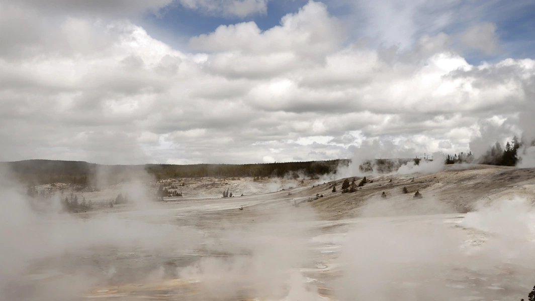 10 scenic drives and wildlife routes near Yellowstone