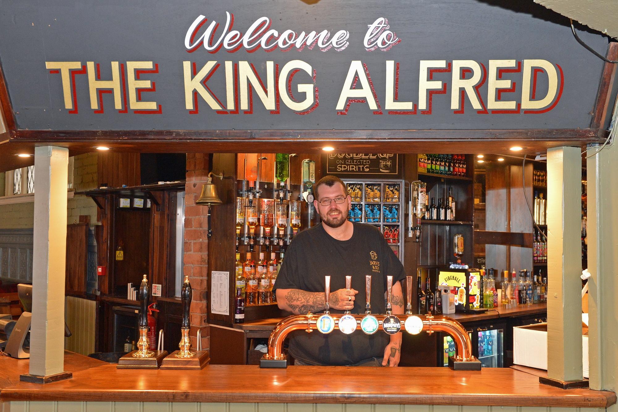 We visited pub in Derbyshire town that has opened its doors after major ...