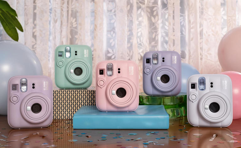Met de nieuwe instantcamera van Fujifilm kun je ook zelf op de groepsfoto