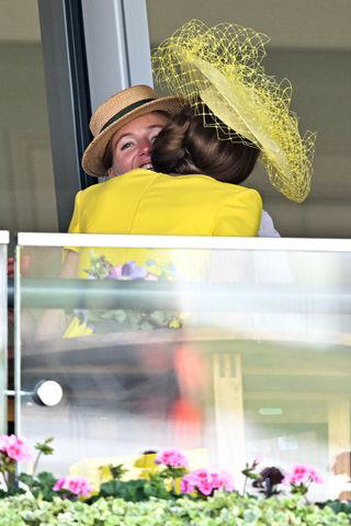 Kate Middleton meets up with mom Carole Middleton and sister-in-law ...