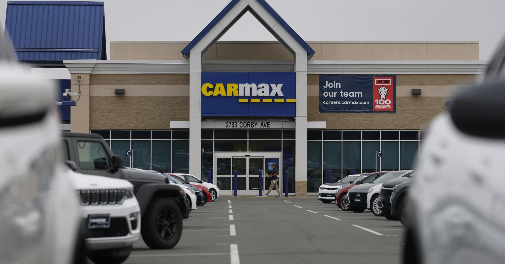 CarMax shares fall after used car retailer reports earnings beats, CEO ...