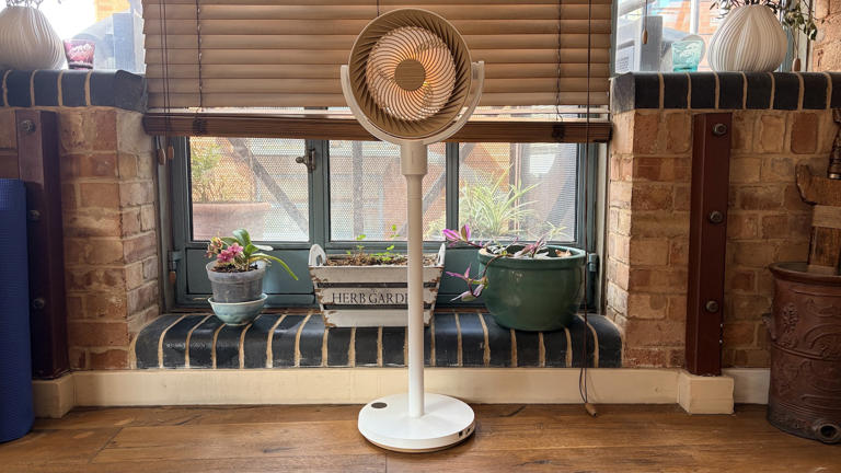 SwitchBot standing circulator fan review: Cordless cooling