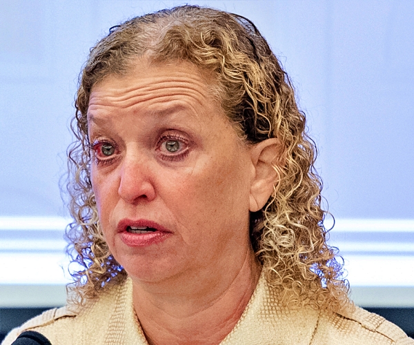 Wasserman Schultz campaign drawing fire in redrawn Fla. district
