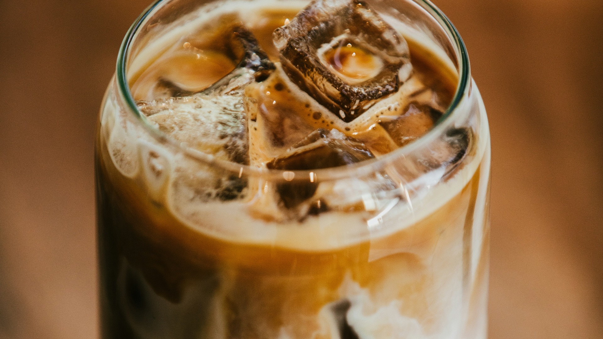 10 drinks that taste way better cold & 10 that are best served hot