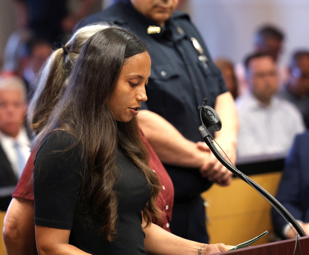 Raging sister of Gilgo Beach victim demands Rex Heuermann look her in ...