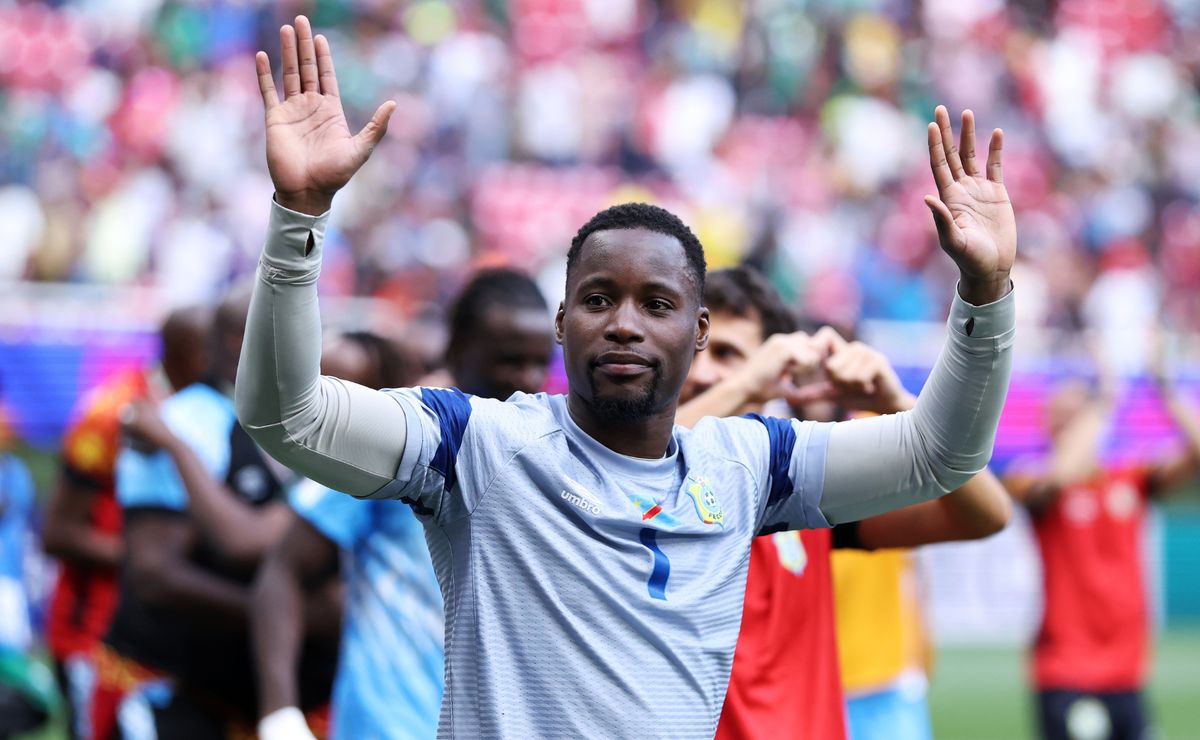 ¿Quién es Lionel Mpasi, portero del Congo que nació en Francia e hizo ...
