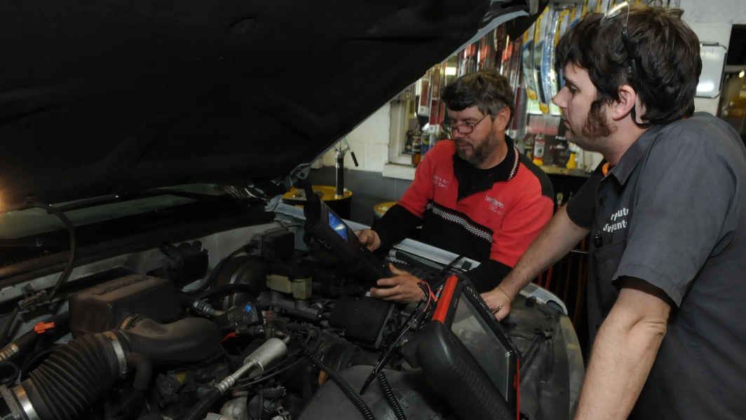 Understanding and responding to check engine light warnings