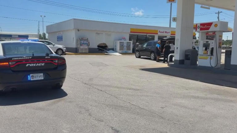 Woman crashes into Bowling Green gas station