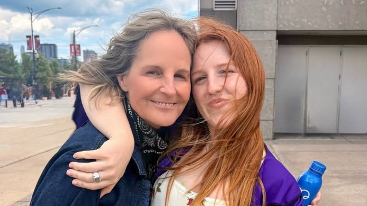 Helen Hunt, 63, looks unrecognizable in rare photo with 'amazing ...