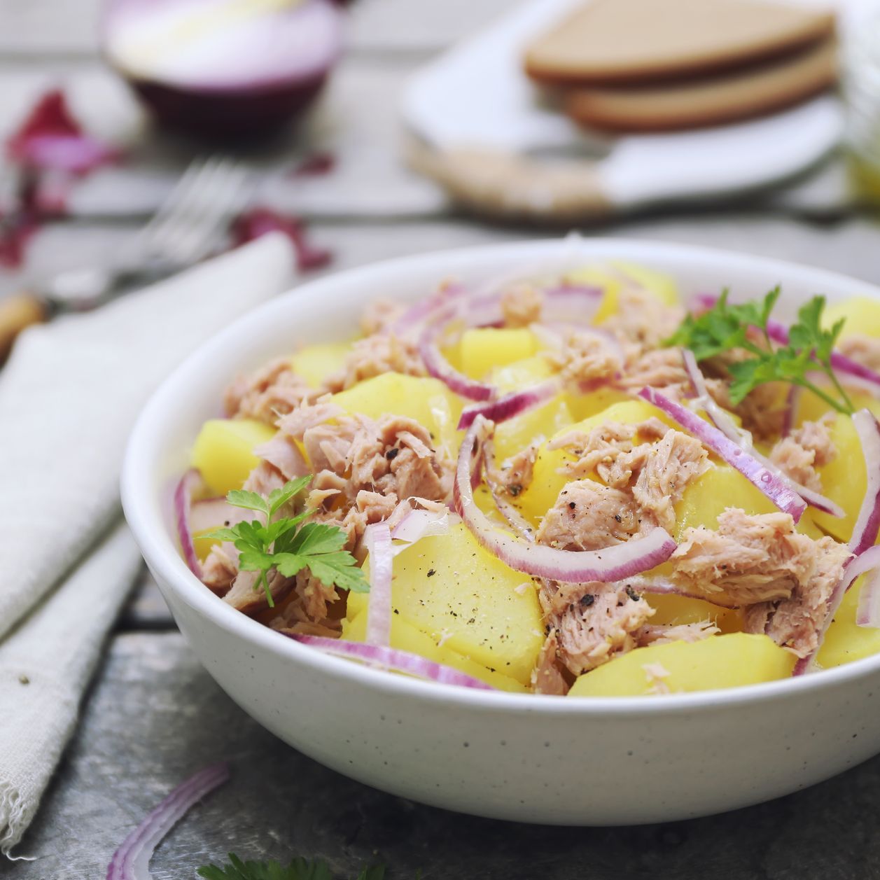 Salade de pommes de terre : les cuisiniers le savent, il faut toujours ...