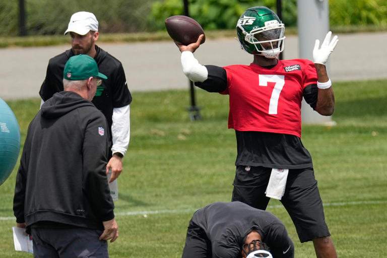 Jets offensive coordinator Frank Reich raves about QB Geno Smith's ...