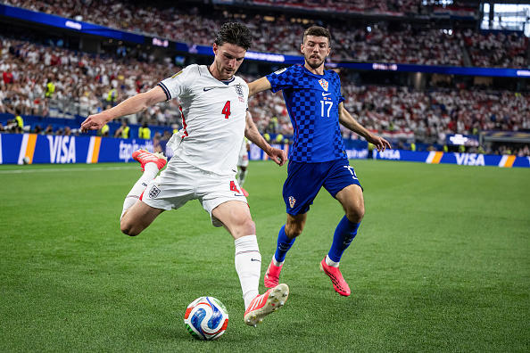 Declan Rice assures fans he’s ‘good as gold’ after sub