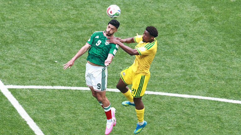 Harry Kane elogió a Raúl Jiménez en el Mundial