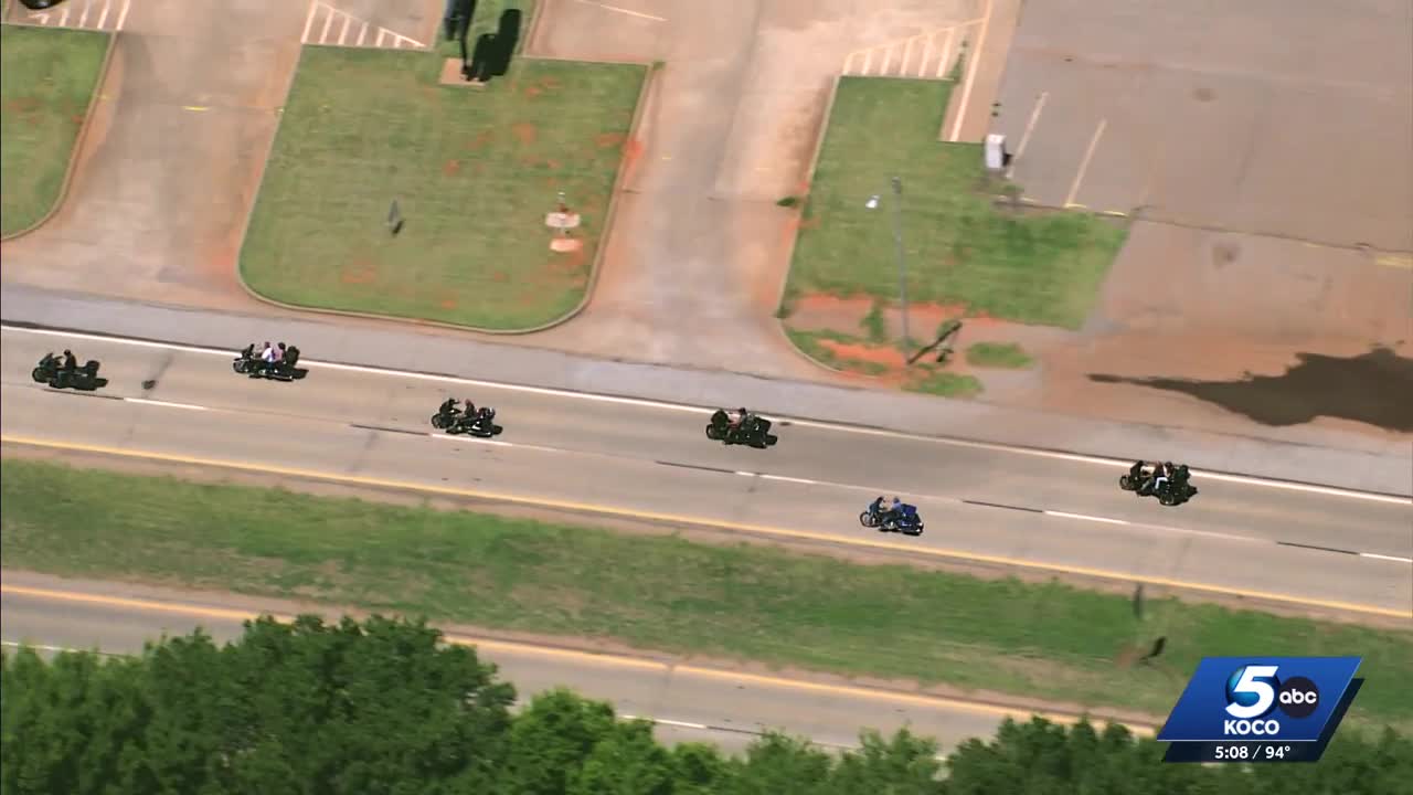 Route 66 centennial caravan brings vintage cars to Oklahoma
