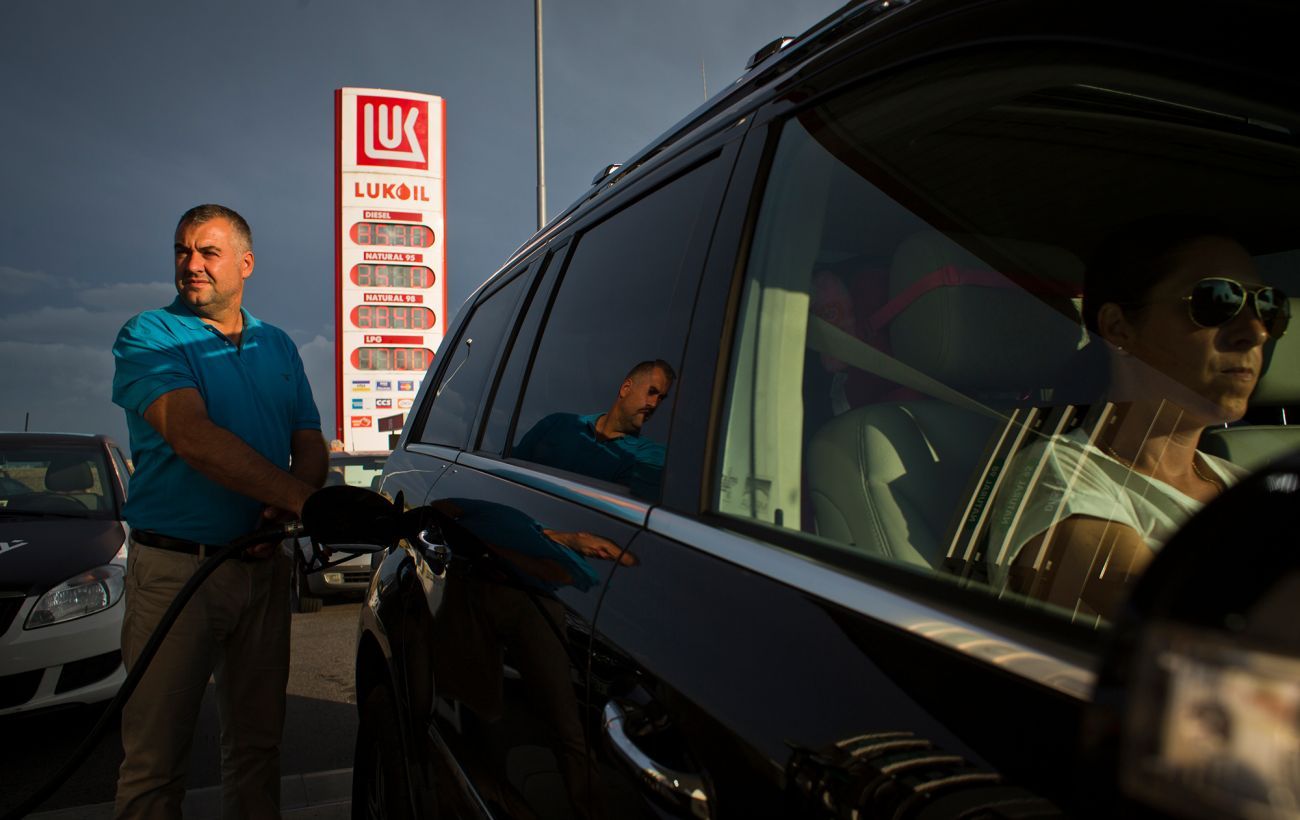 Fuel crisis forces Russia to import gasoline, Reuters reports