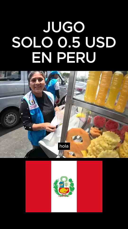 Coreano prueba jugo callejero por dos soles en Lima