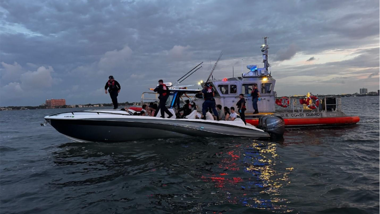 Coast Guard opens fire on boat smuggling 25 Chinese nationals near ...