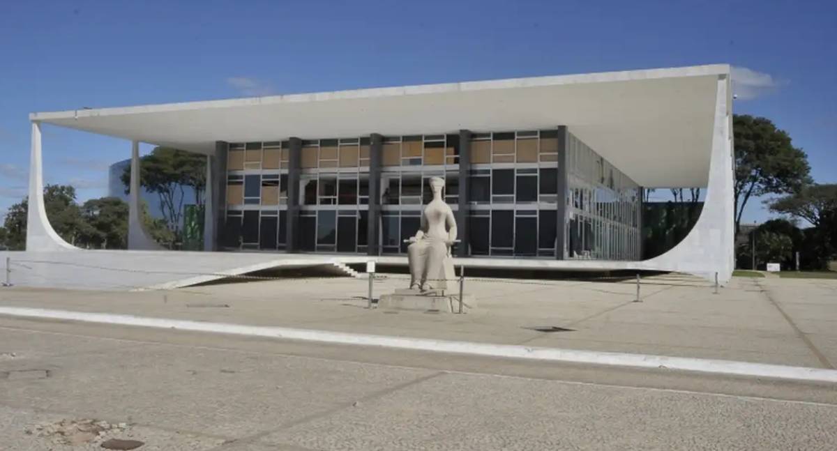 Defesa confirma que arma apreendida pertence a Bolsonaro