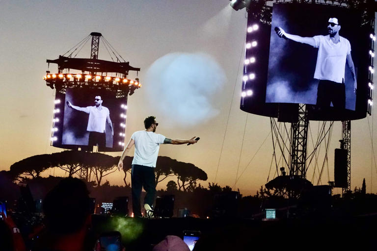 “Amore buongiorno”: concerto di Cesare Cremonini a Firenze, in migliaia ...