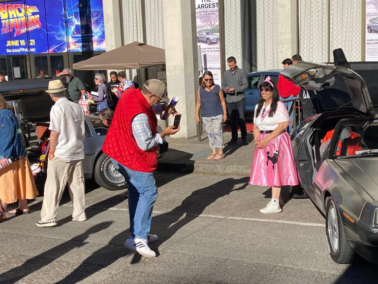Broadway in Portland threw an epic ’80s-themed street party complete ...