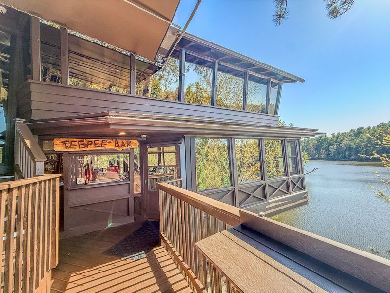 Wisconsin’s juiciest ribeye is hidden inside this lakefront old-school ...