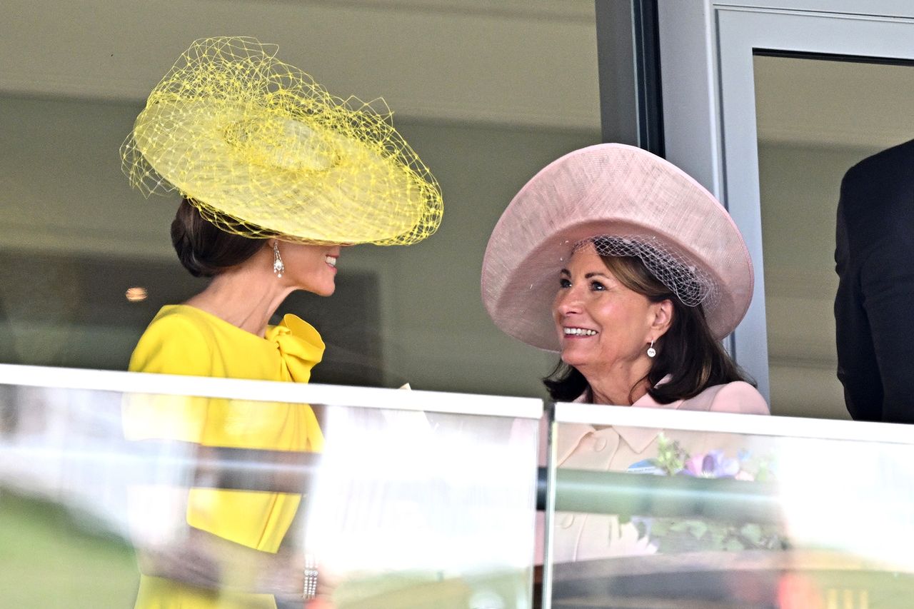 Kate Middleton meets up with mom Carole Middleton and sister-in-law ...