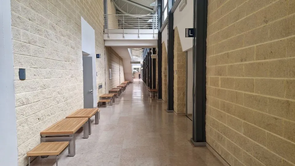 Licenziato dopo condanna per estorsione, dipendente provinciale perde ...