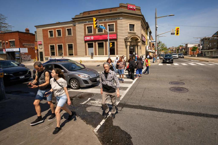 Canada’s population fell slightly in 1st quarter of 2026: StatCan