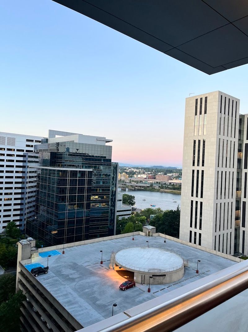 10 Oregon rooftop bars with amazing skyline views