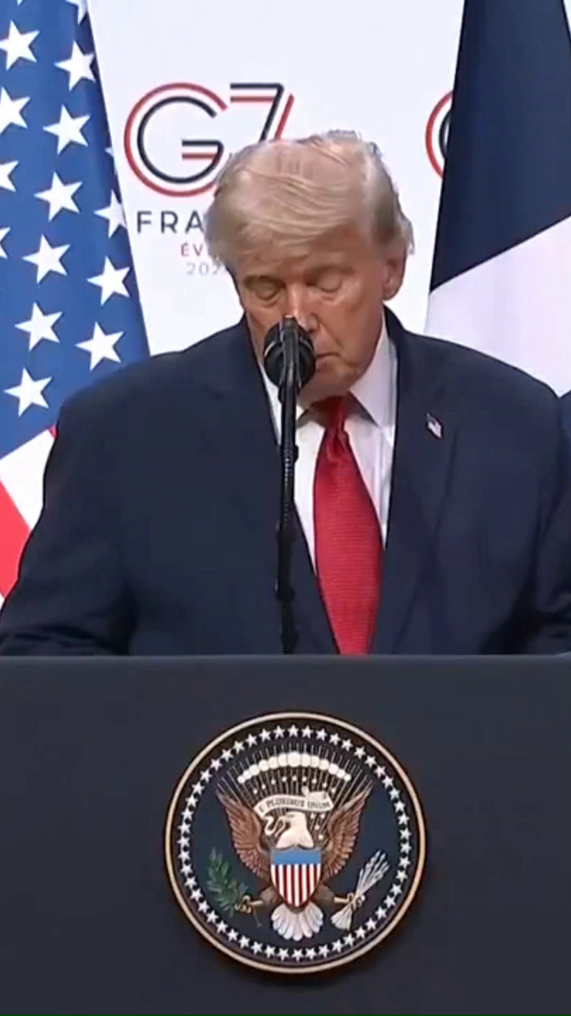 'I wanted to get that little sucker': Rambling Trump tries to swat fly