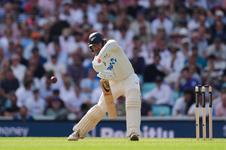 Root fills Stokes’ shoes as new-look England keep New Zealand in check