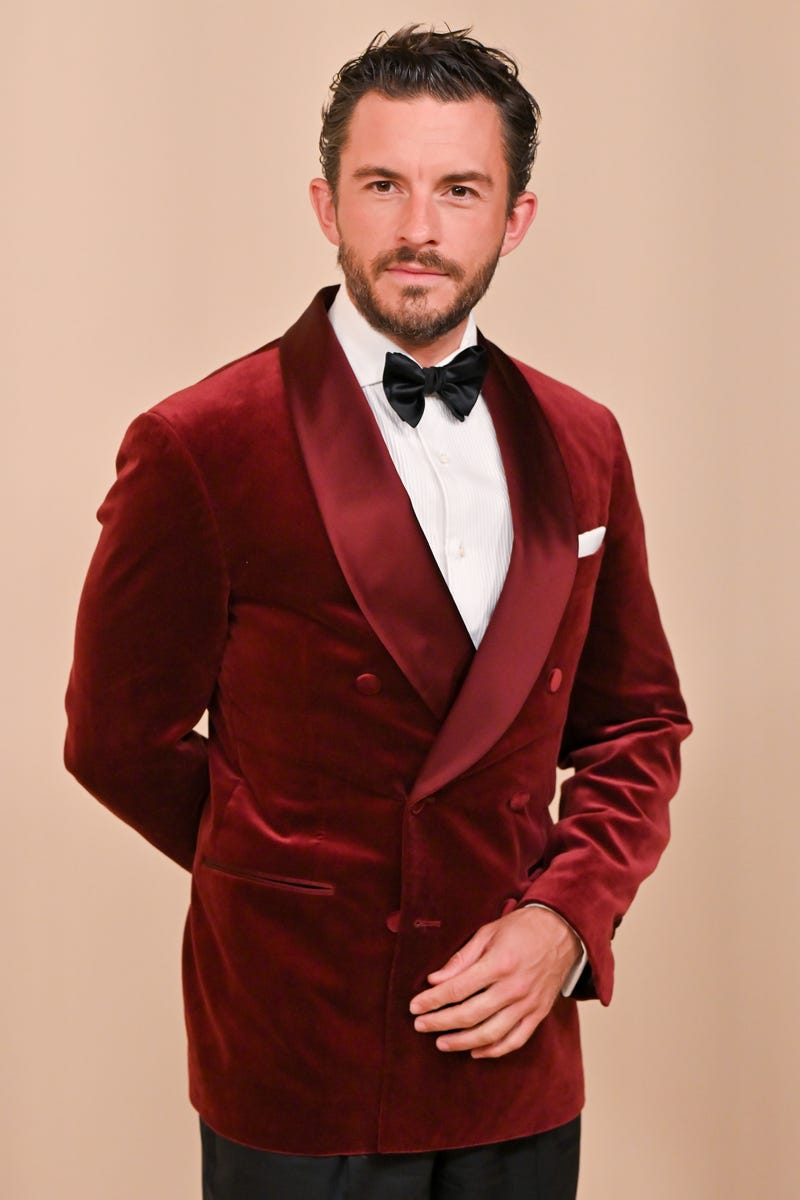 Jonathan Bailey's riveting Netflix legal drama confirms exciting cast ...