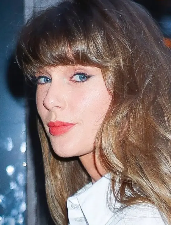 Cadeira usada por Taylor Swift em jogo da NBA é leiloada por valor ...