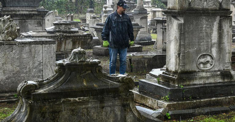 An Air Force vet created an app to geolocate gravesites and digitize ...