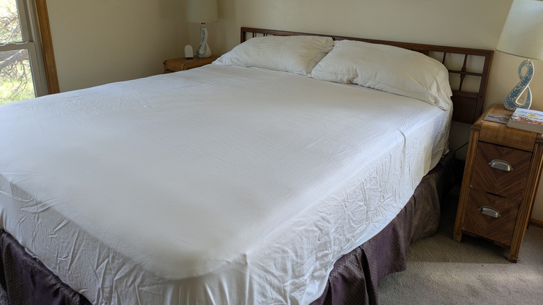Review: I spent two nights snuggled up with Bedsure's organically grown ...