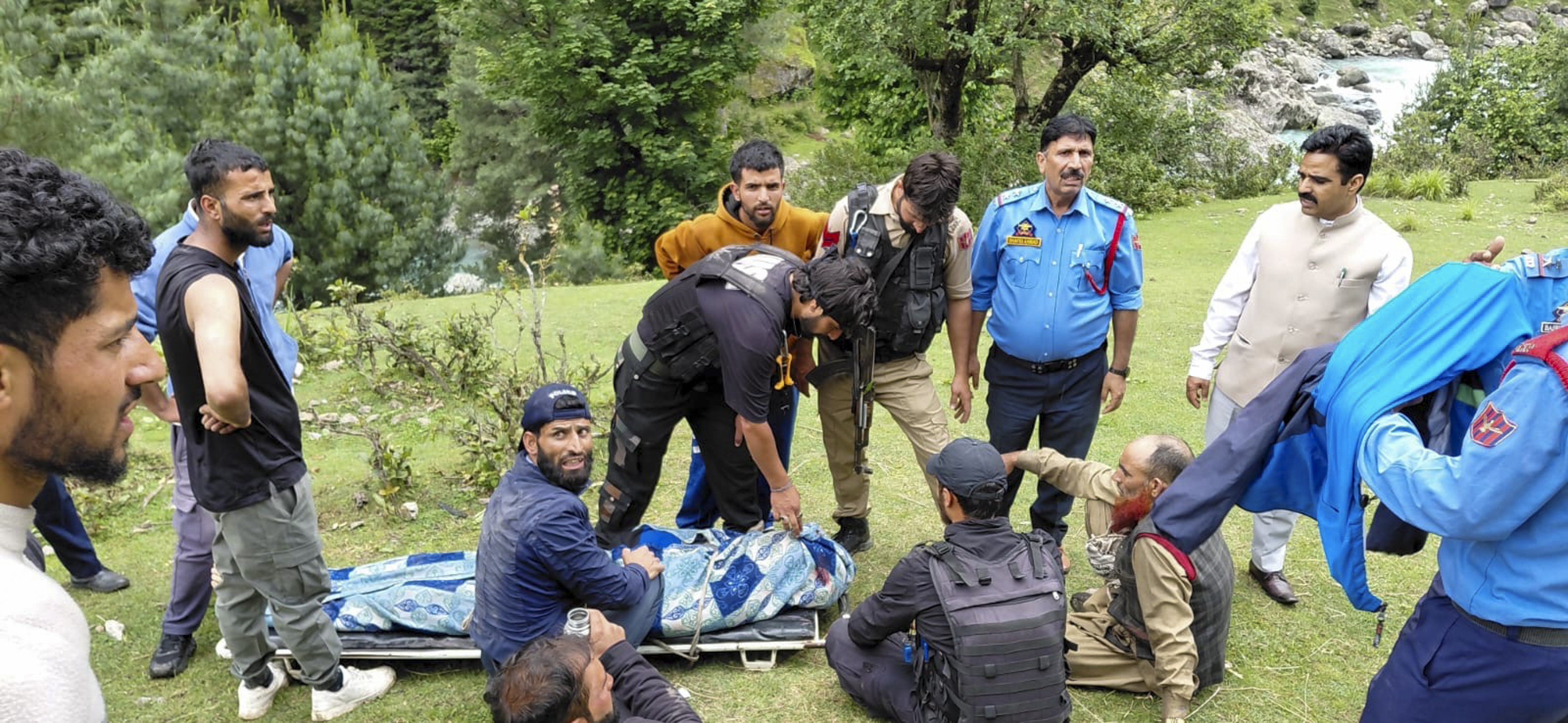 2 killed, 11 injured in two separate road accidents in Kashmir
