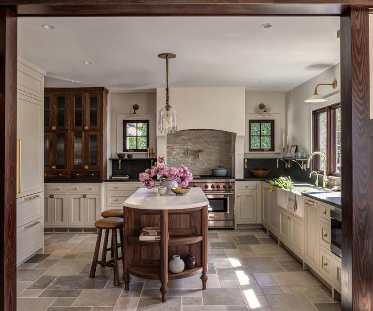 Explore a charming arts & crafts kitchen located in Seattle's historic ...