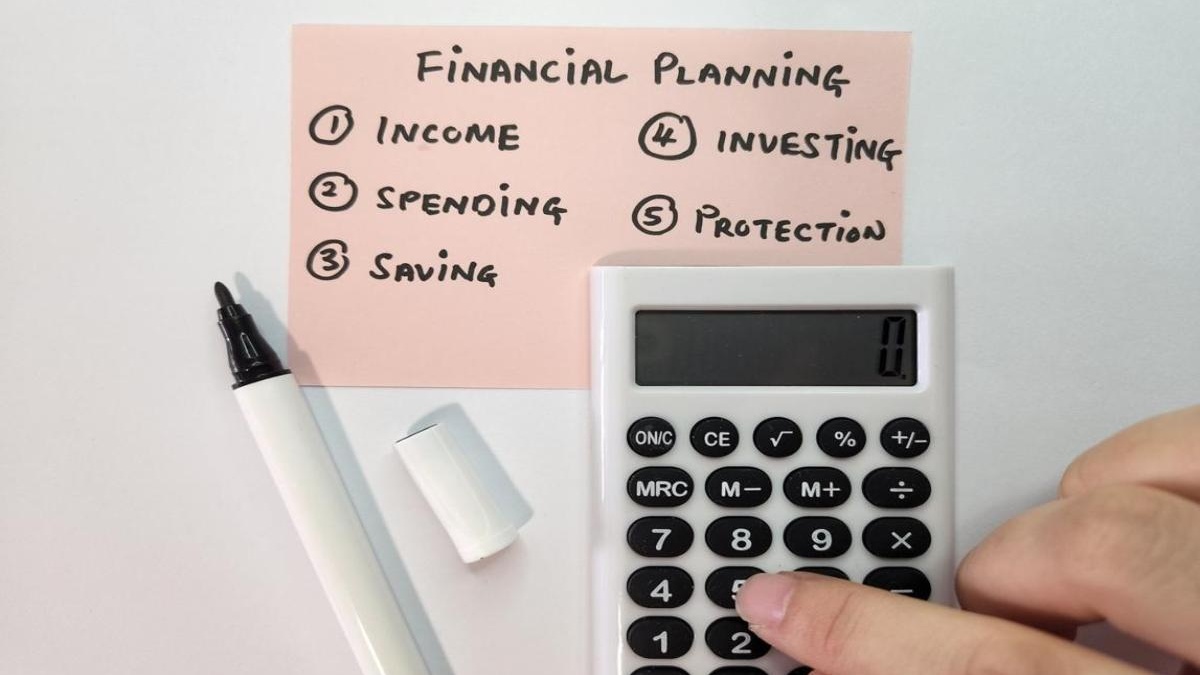 Want to keep more of your money? 10 expert-backed financial tips that ...