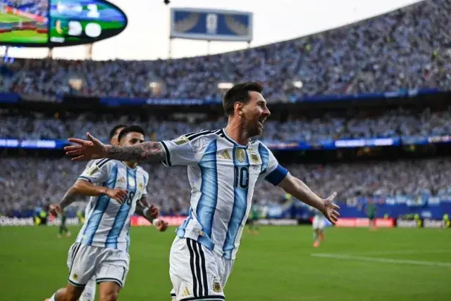 Cristiano Ronaldo, Messi, Mbappé, Haaland y Vinícius Jr.: lo que ganan ...