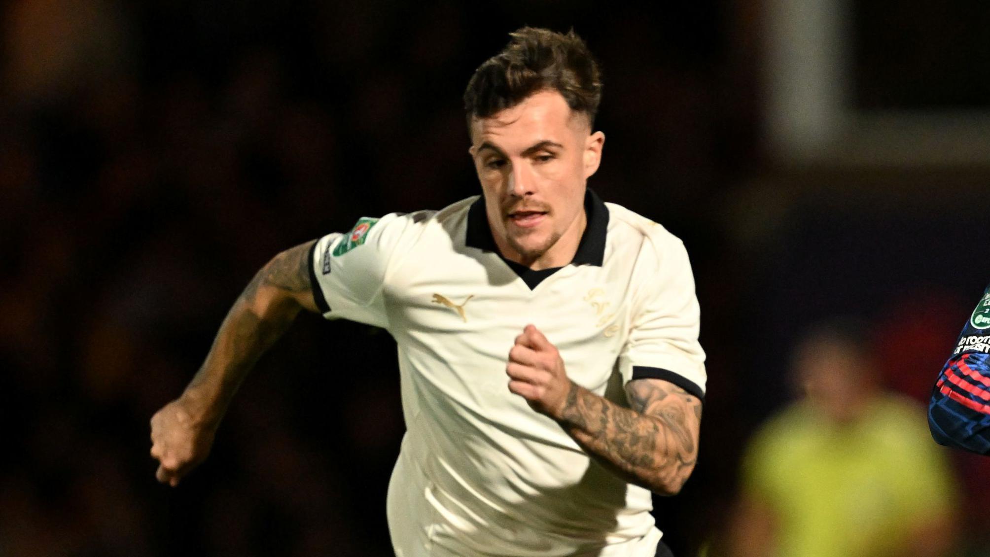 Swindon sign ex-Port Vale defender Clark