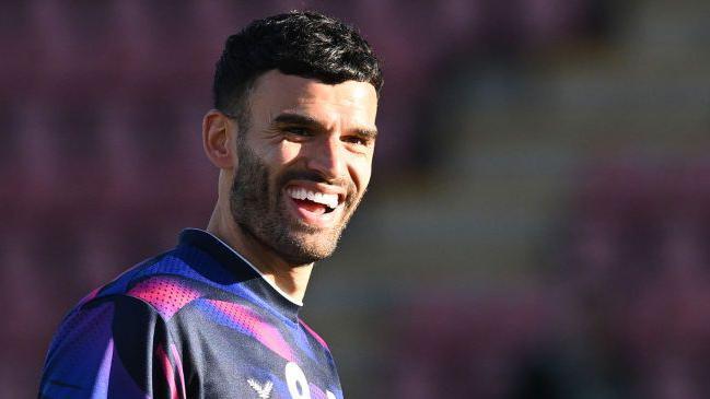 Crewe midfielder Thomas agrees new one-year deal