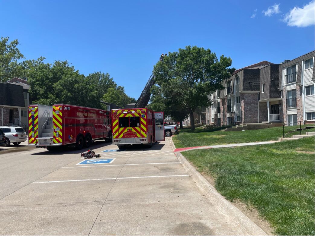 Fatal fire breaks out at West Omaha apartment building