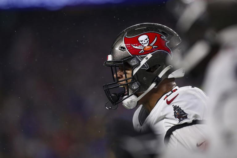 Former first-round pick Joe Tryon-Shoyinka retires at 27