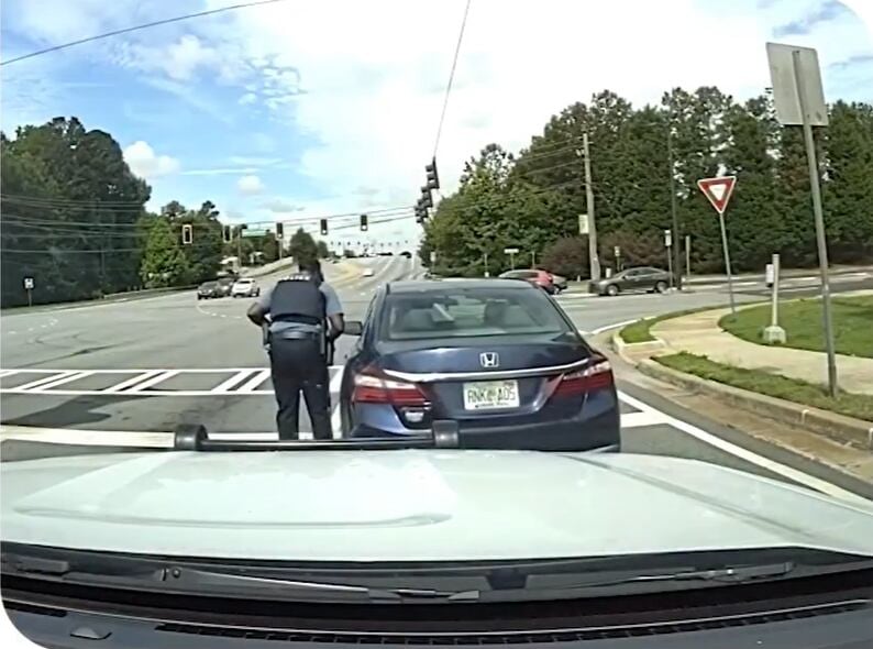 Video: Traffic stop takes unexpected turn after driver refuses to cooperate